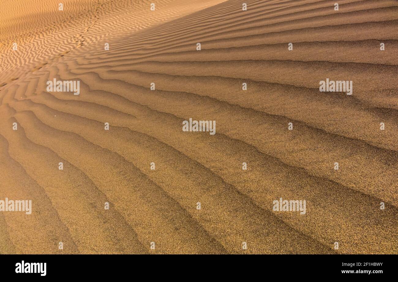 Sand dunes shapes and patterns Stock Photo - Alamy