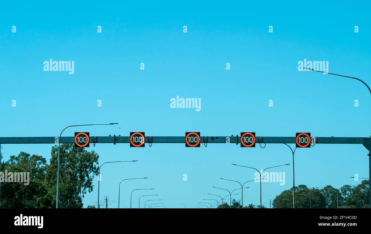 Speed limit signage overhead on freeway lanes Stock Photo - Alamy