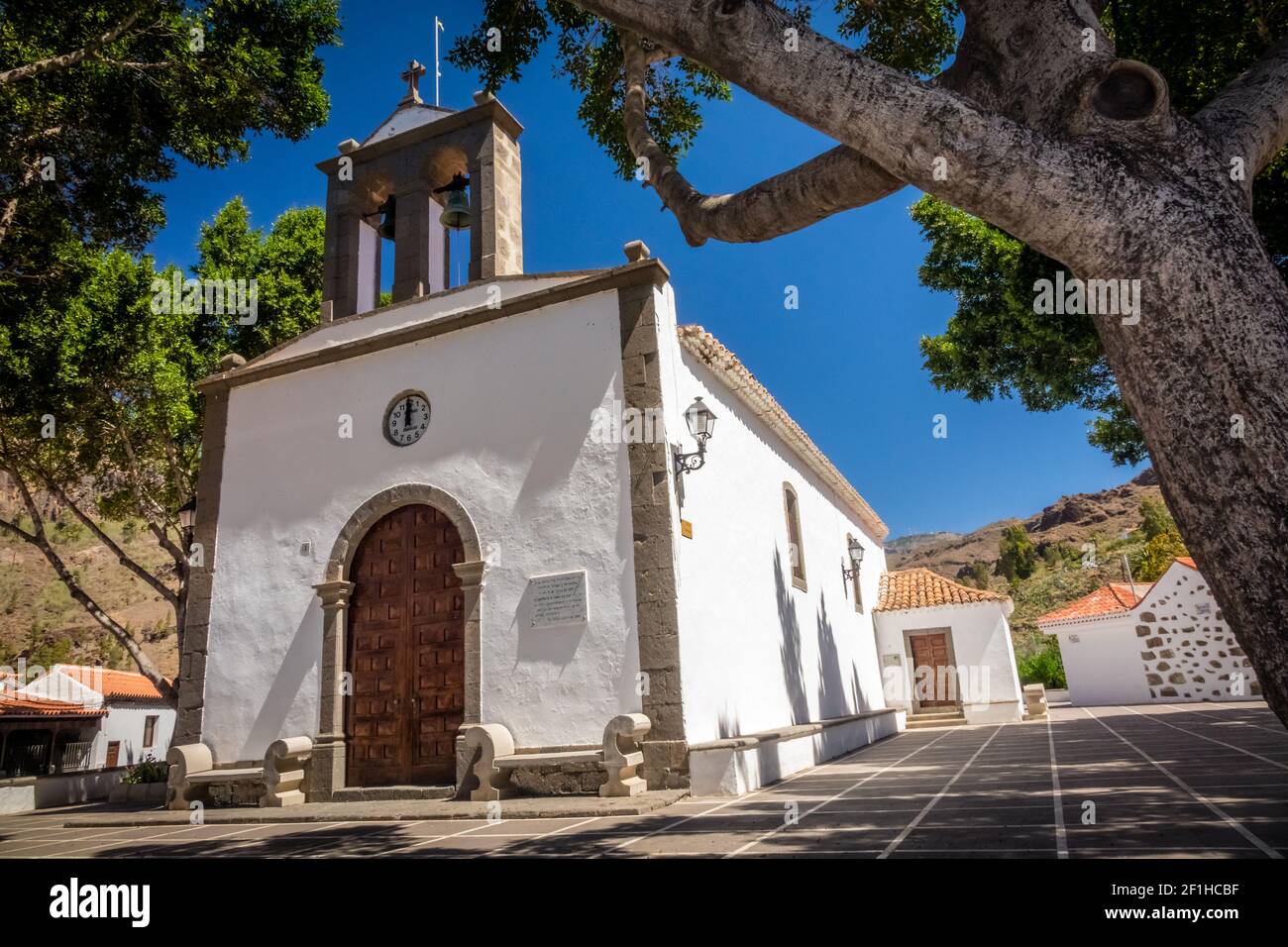 Canary style white church hi-res stock photography and images - Alamy