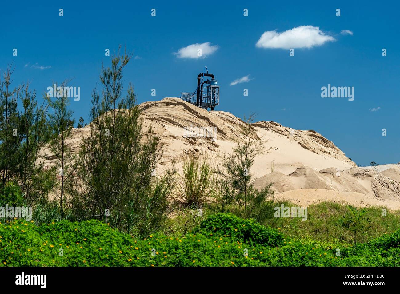 Sand pump tower stockpiling sand pumped from a river Stock Photo - Alamy