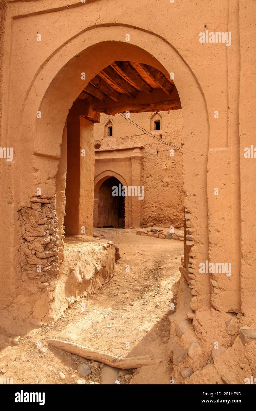 Kasbah morocco wood door hi-res stock photography and images - Alamy