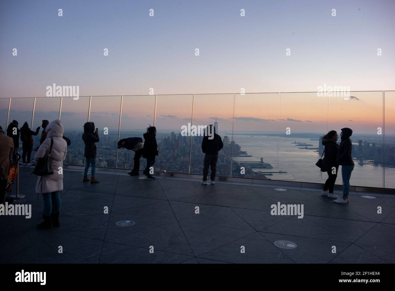 Edge new york hi-res stock photography and images - Alamy