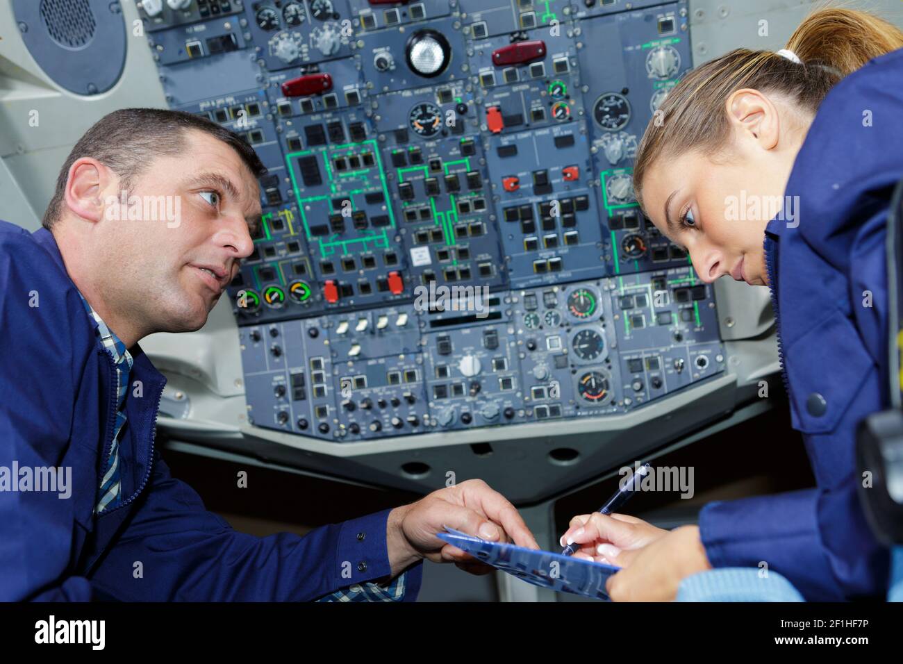 airplane service crew repairing plane Stock Photo - Alamy
