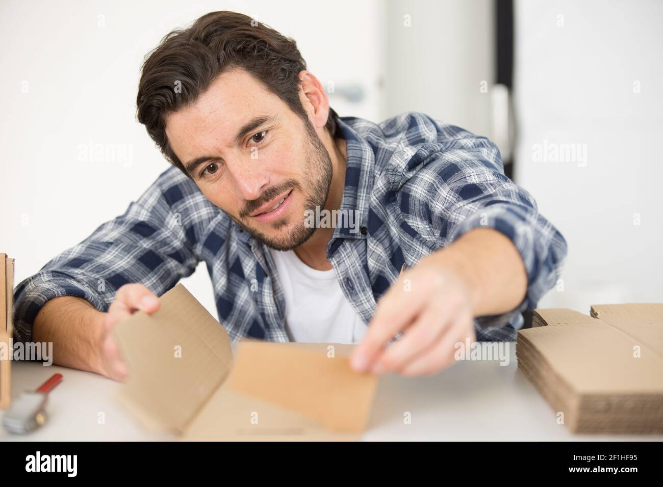 worker making boxes Stock Photo - Alamy