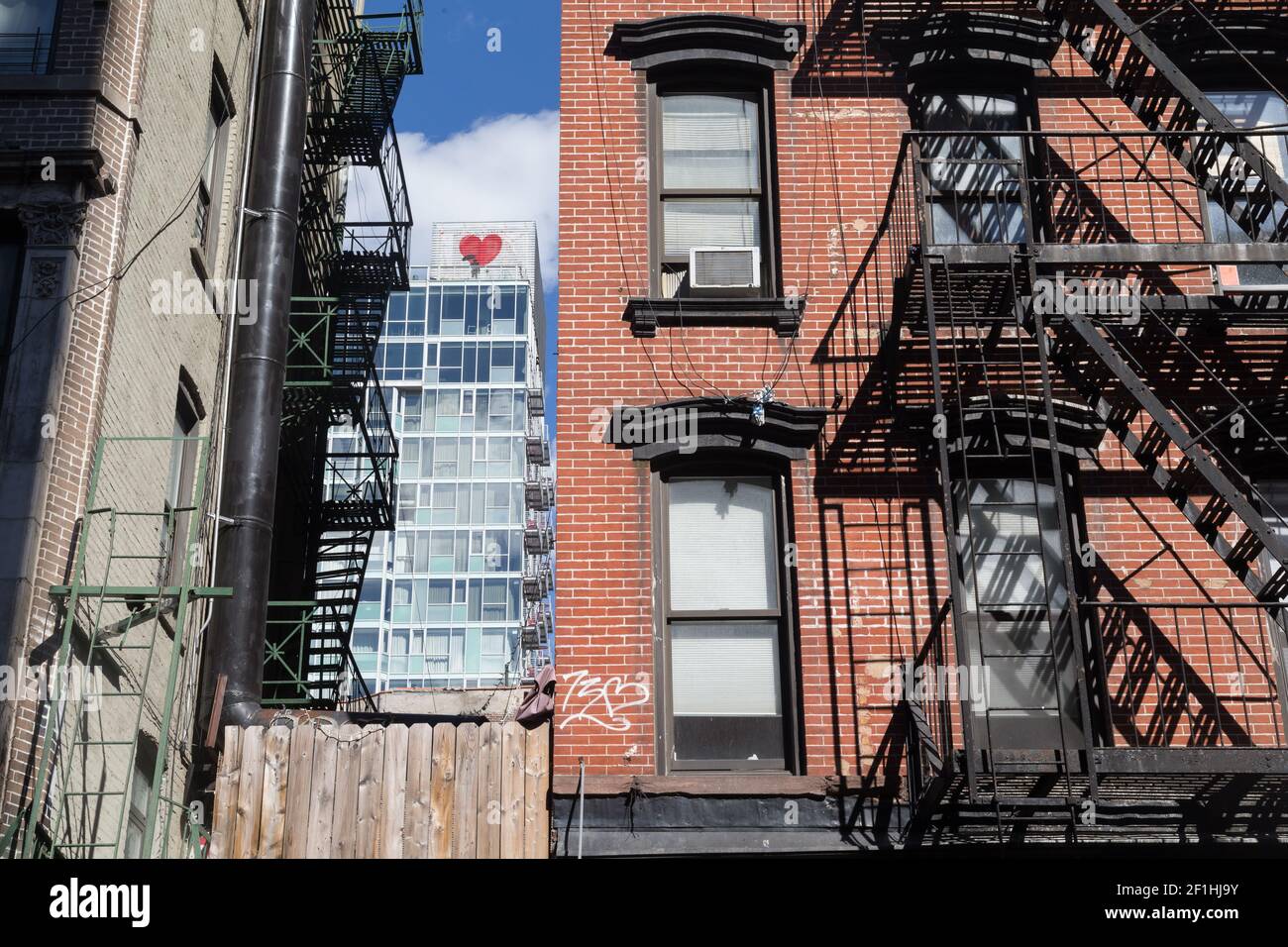 Fire escape graffiti hi-res stock photography and images - Alamy Fire escape graffiti hi-res stock photography and images - Alamy