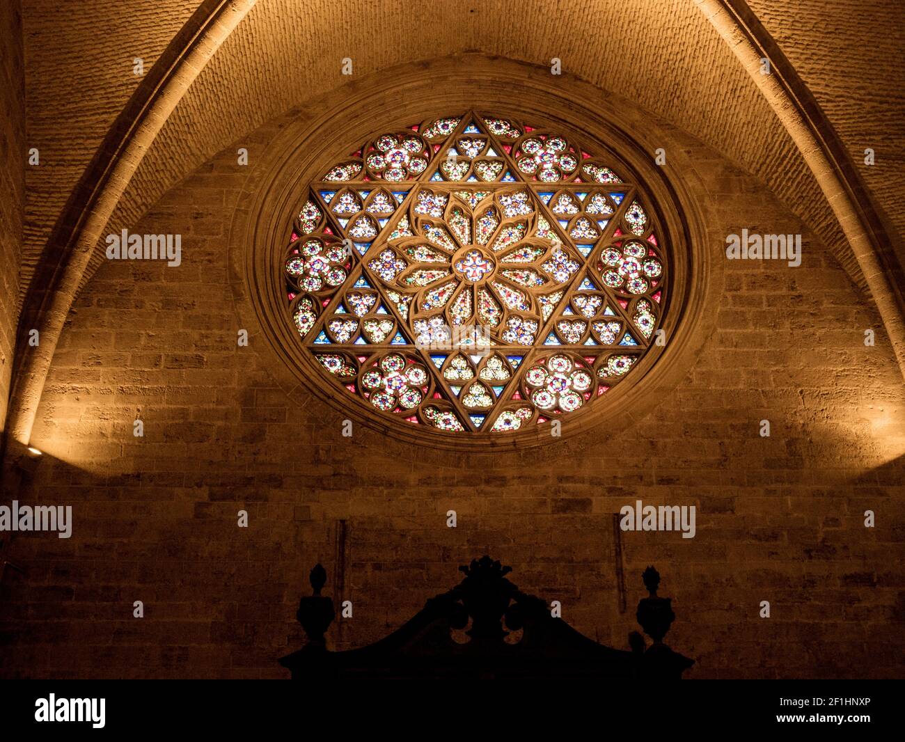 Rose window in facade basilica hi-res stock photography and images - Alamy