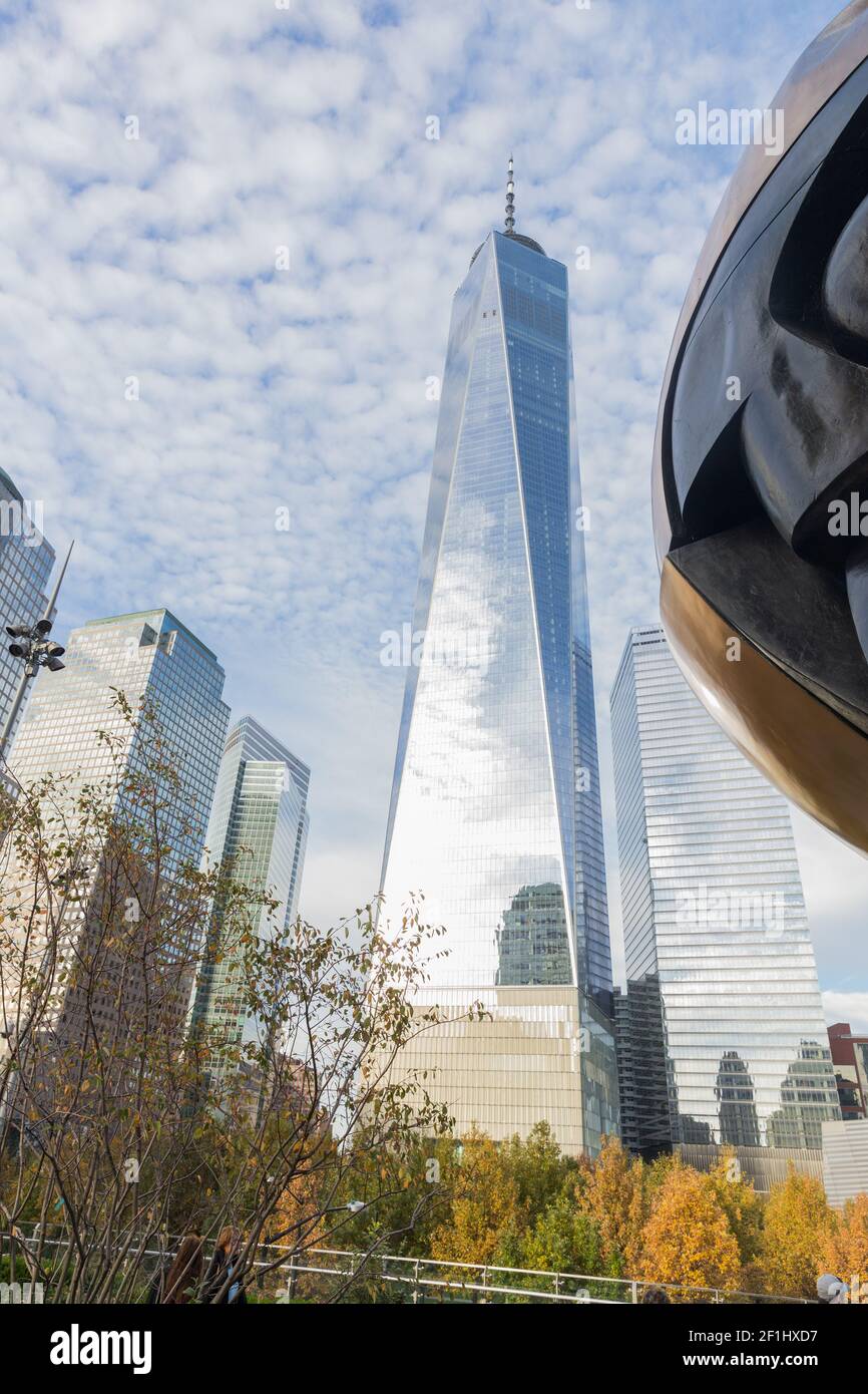 Fritz koenig sphere hi-res stock photography and images - Alamy