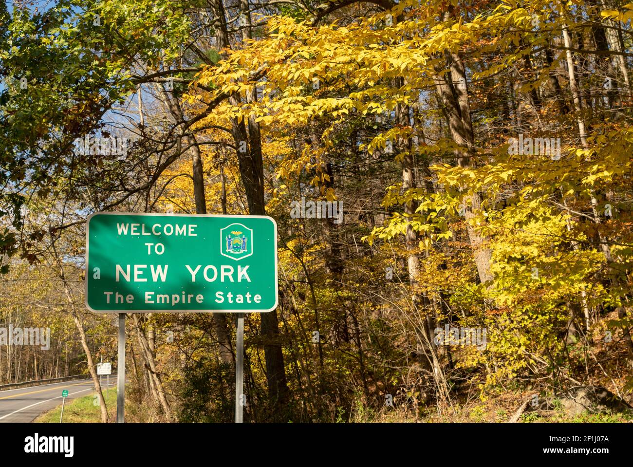 Welcome to New York The Empire State Boundary Road Sign Stock Photo - Alamy
