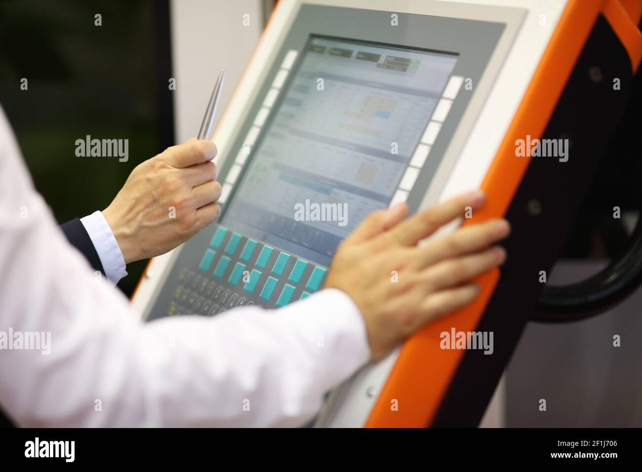 Industrial worker computer training hi-res stock photography and images ...