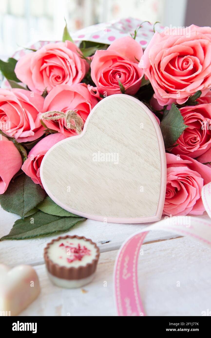 Roses chocolates hi-res stock photography and images - Alamy