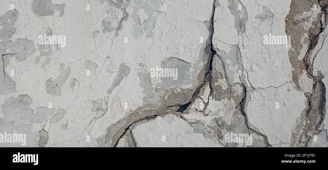 Broken wall texture with old cracks. Ruins of an ancient castle Stock ...