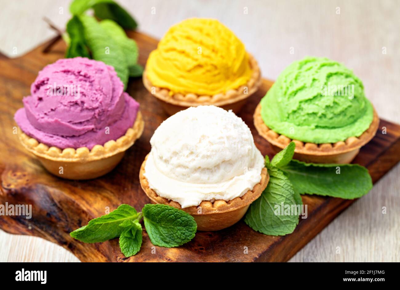 Tasty scoop ice cream hi-res stock photography and images - Alamy