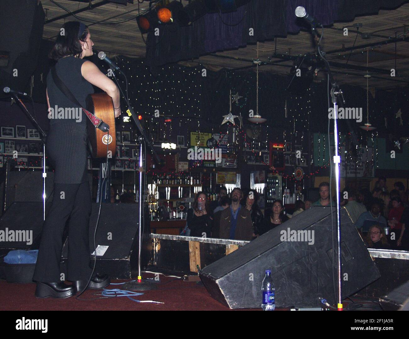 Acoustic kitty hi-res stock photography and images - Alamy