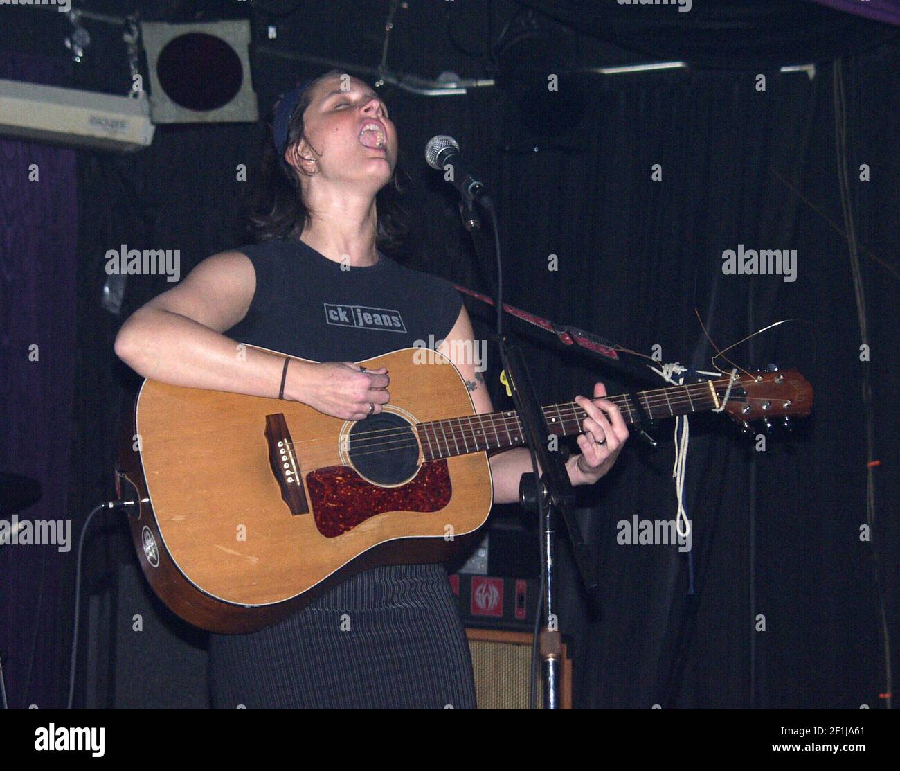 Acoustic kitty hi-res stock photography and images - Alamy