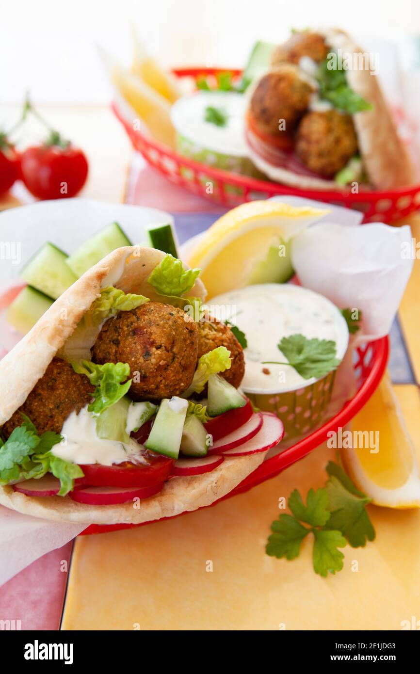 Falafel in pita bread Stock Photo - Alamy