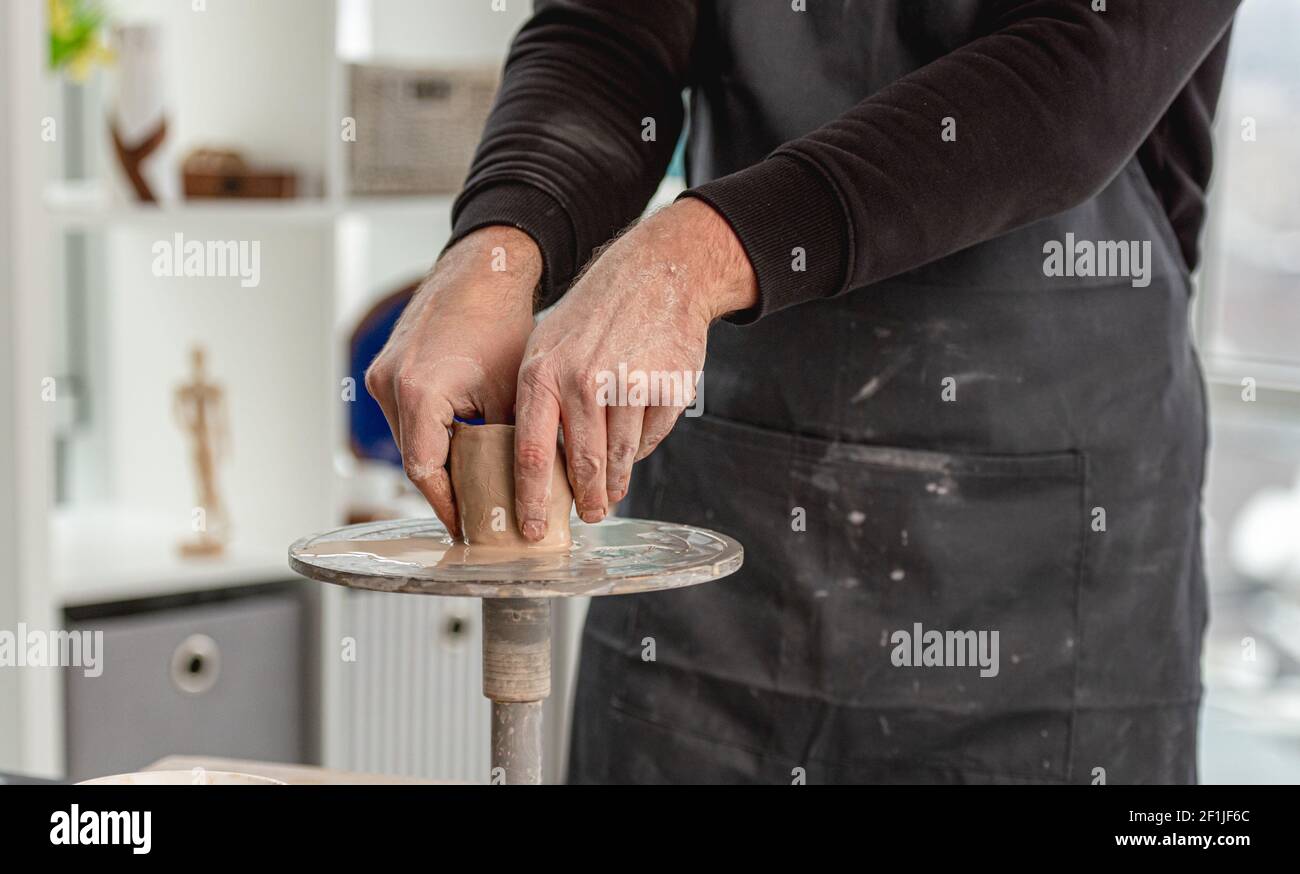 Male potter using pottery wheel hi-res stock photography and images - Alamy