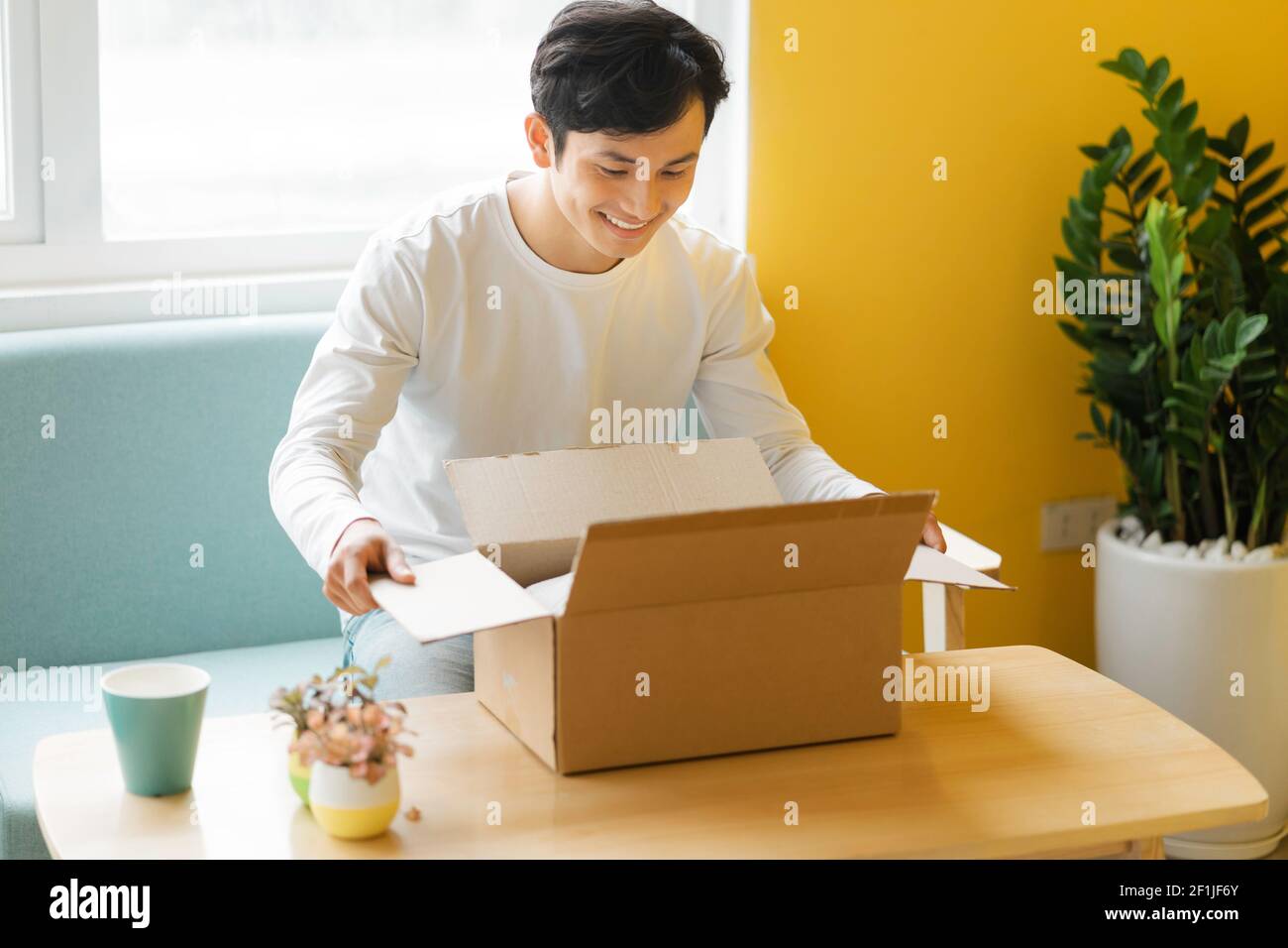 Unpacking goods hi-res stock photography and images - Alamy