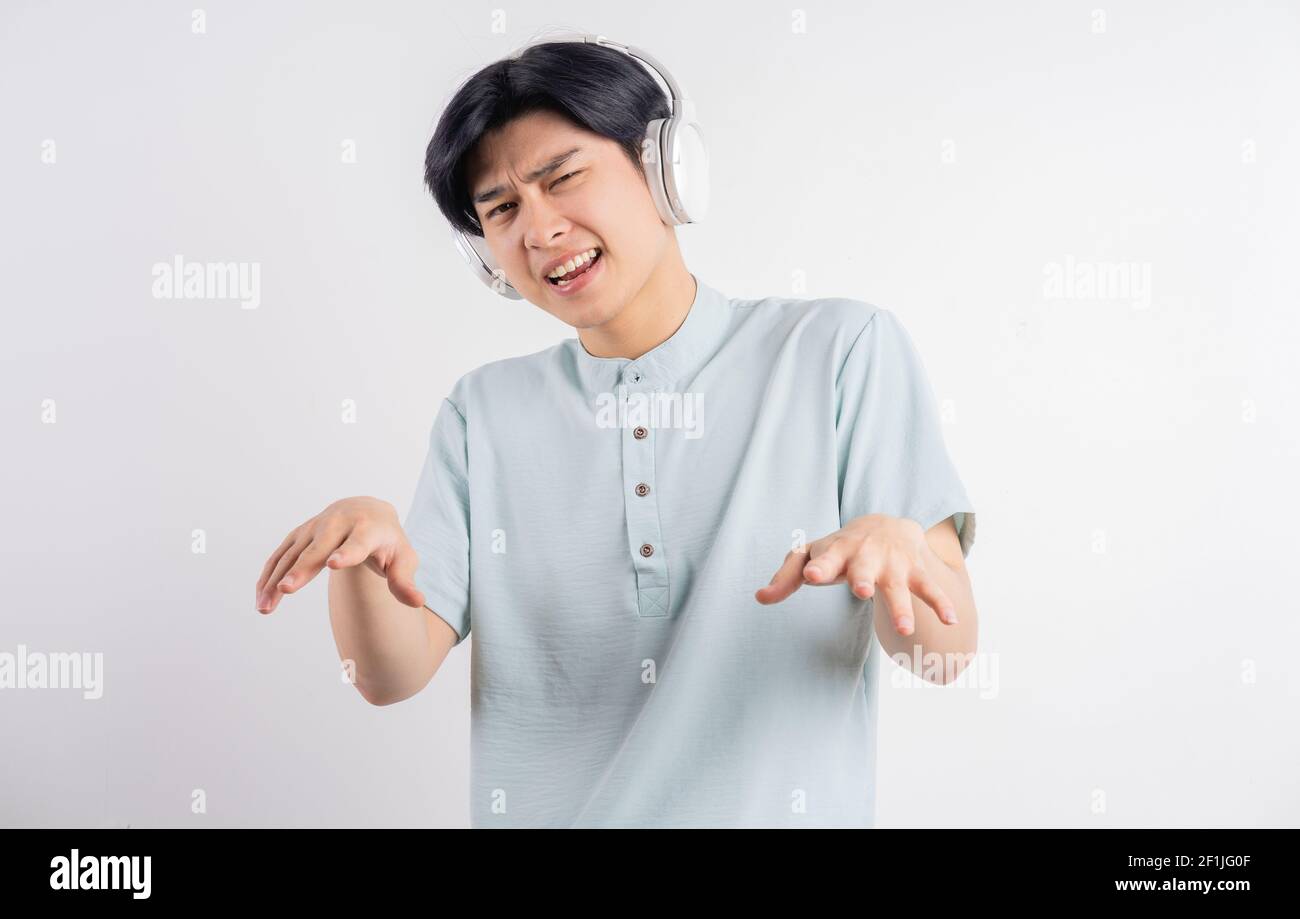 Filipino man singing hi-res stock photography and images - Alamy