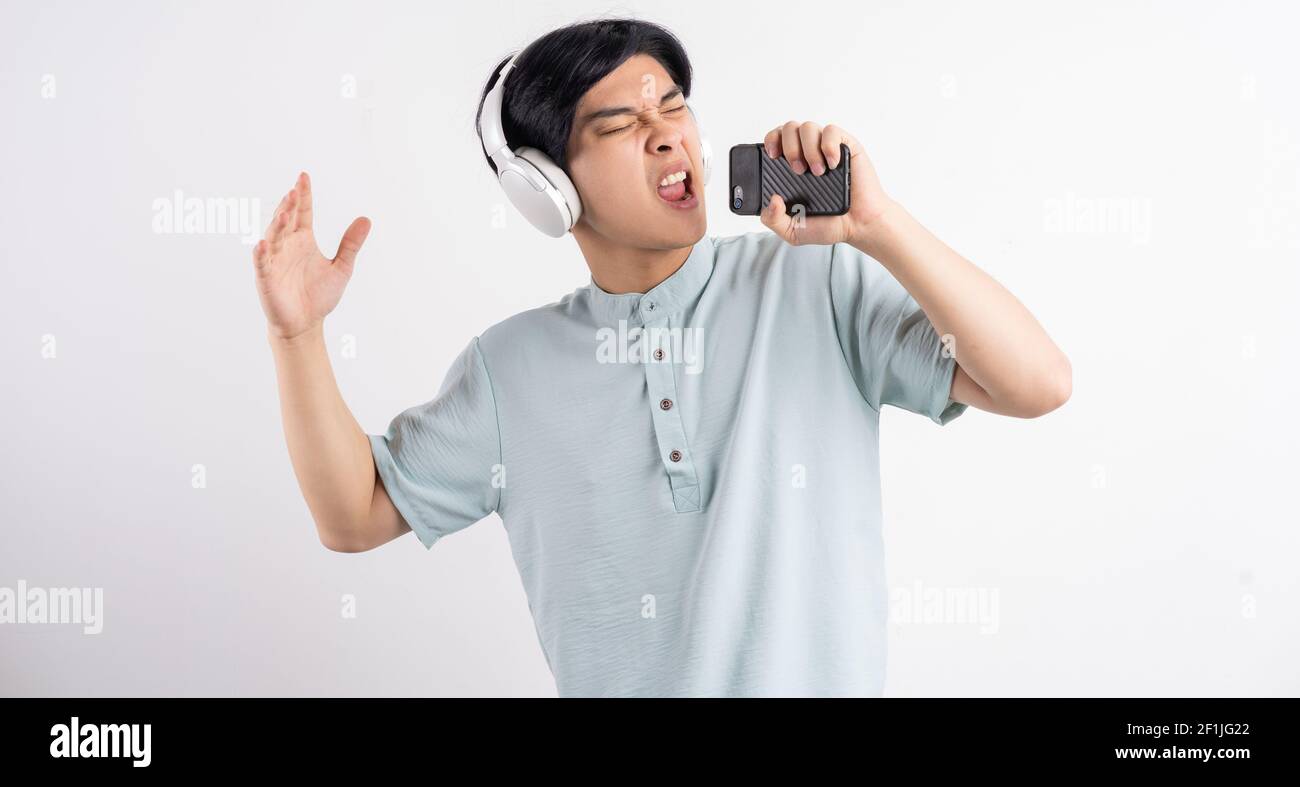Filipino man singing hi-res stock photography and images - Alamy