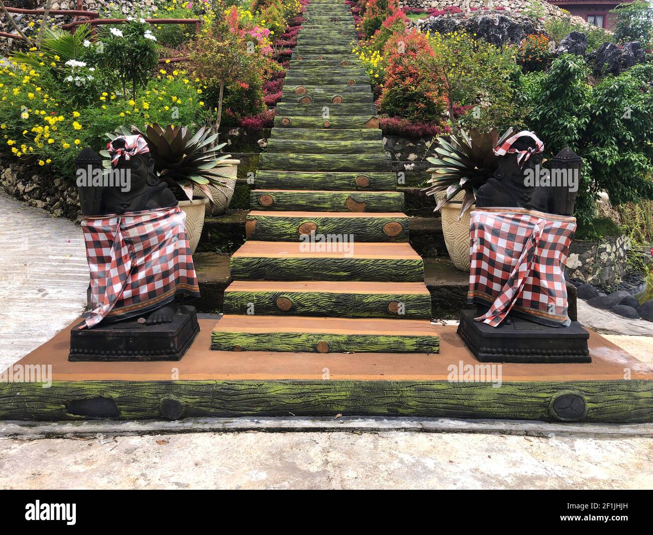 Gupolo Stone Sculpture For Gate Decoration with fabric Stock Photo - Alamy