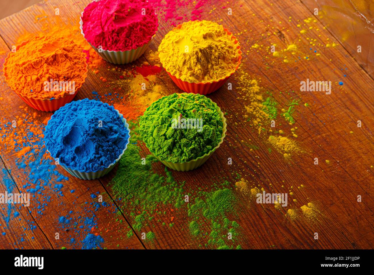 Colorful traditional holi powder in bowls. Happy holi. Concept Indian ...
