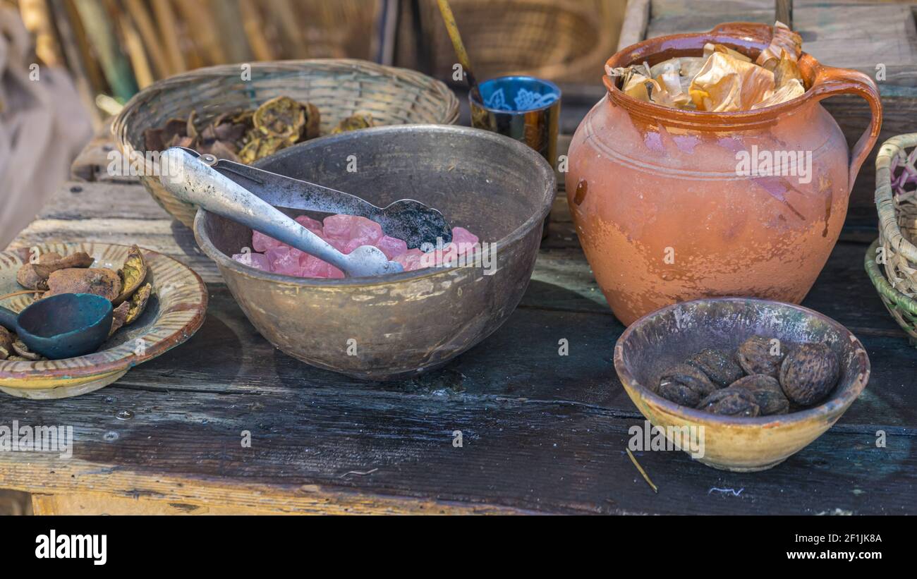 Cloth dyeing medieval hi-res stock photography and images - Alamy