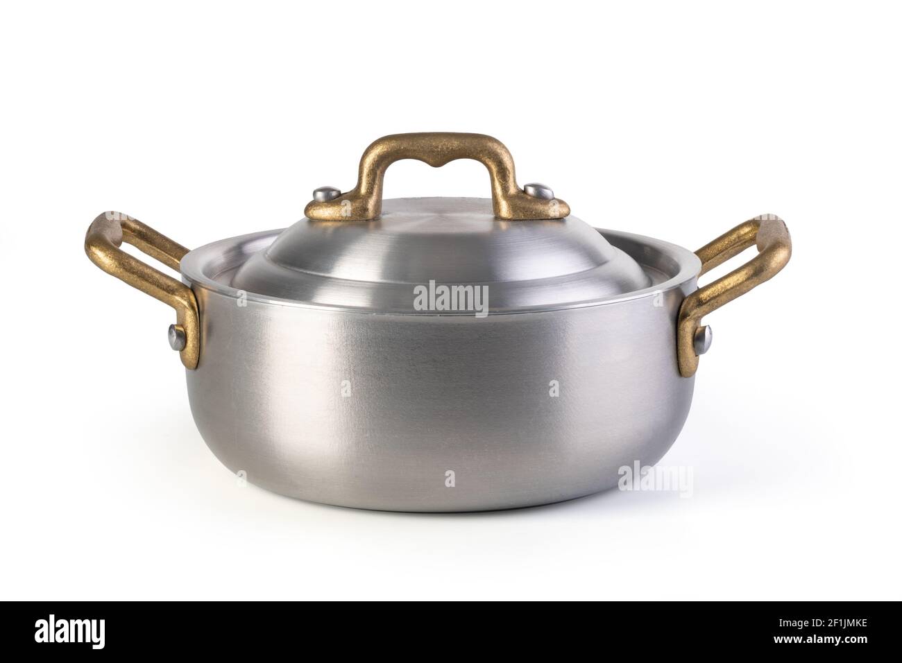 White saucepan hi-res stock photography and images - Alamy