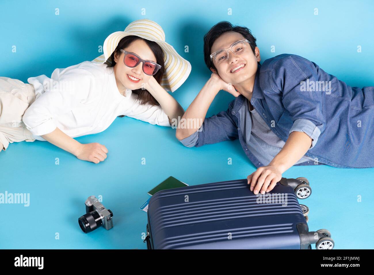 Young Asian couple happily traveling together Stock Photo - Alamy