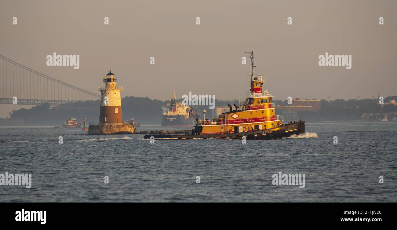 Robbins reef lighthouse new york hi-res stock photography and images ...
