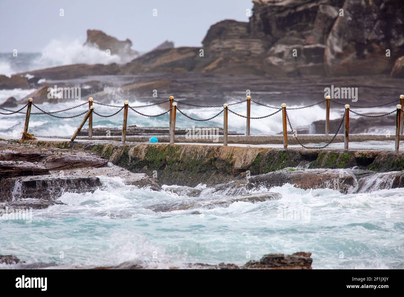 Avalon beach ocean swimming pool hi-res stock photography and images ...