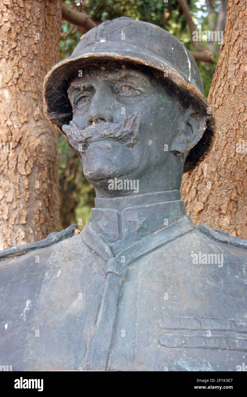 Bronze statue detail bust hi-res stock photography and images - Alamy