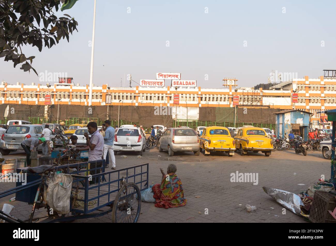 Sealdah hi-res stock photography and images - Alamy