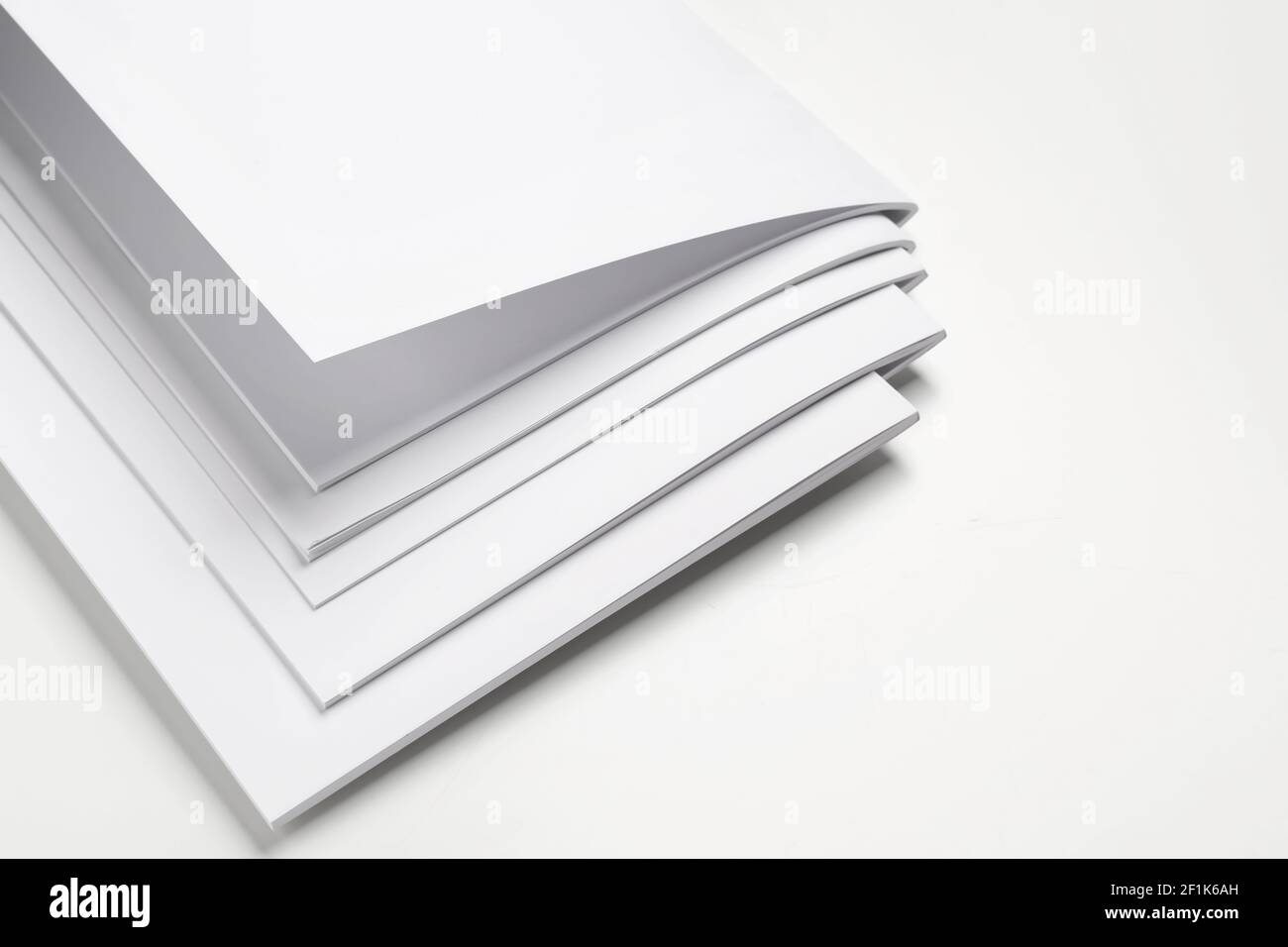 Blank magazine covers hi-res stock photography and images - Alamy