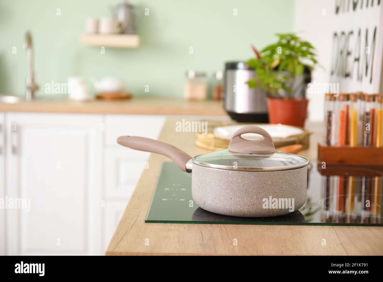 Stove with cookware in interior of modern kitchen Stock Photo - Alamy