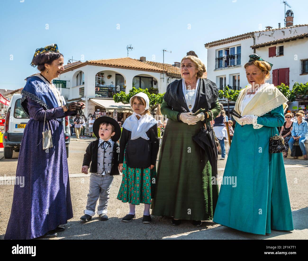 Children and women hi-res stock photography and images - Alamy