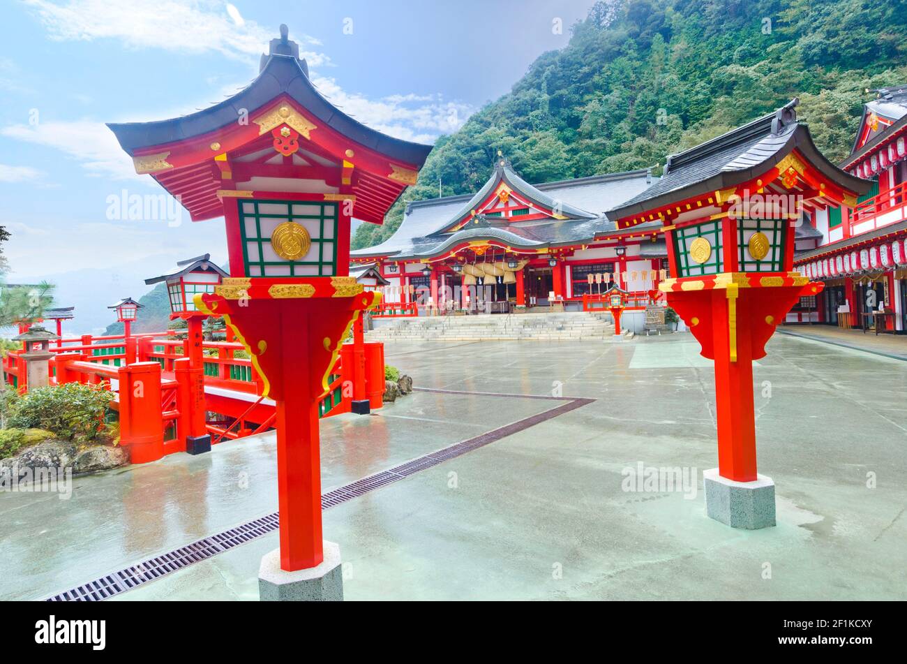 Inari jinja hi-res stock photography and images - Alamy