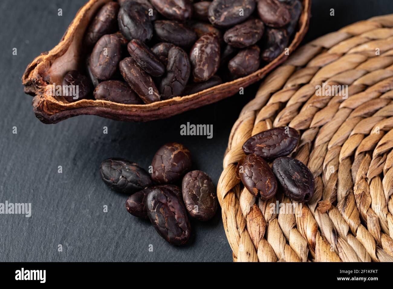 Cocoa pod cut hi-res stock photography and images - Alamy