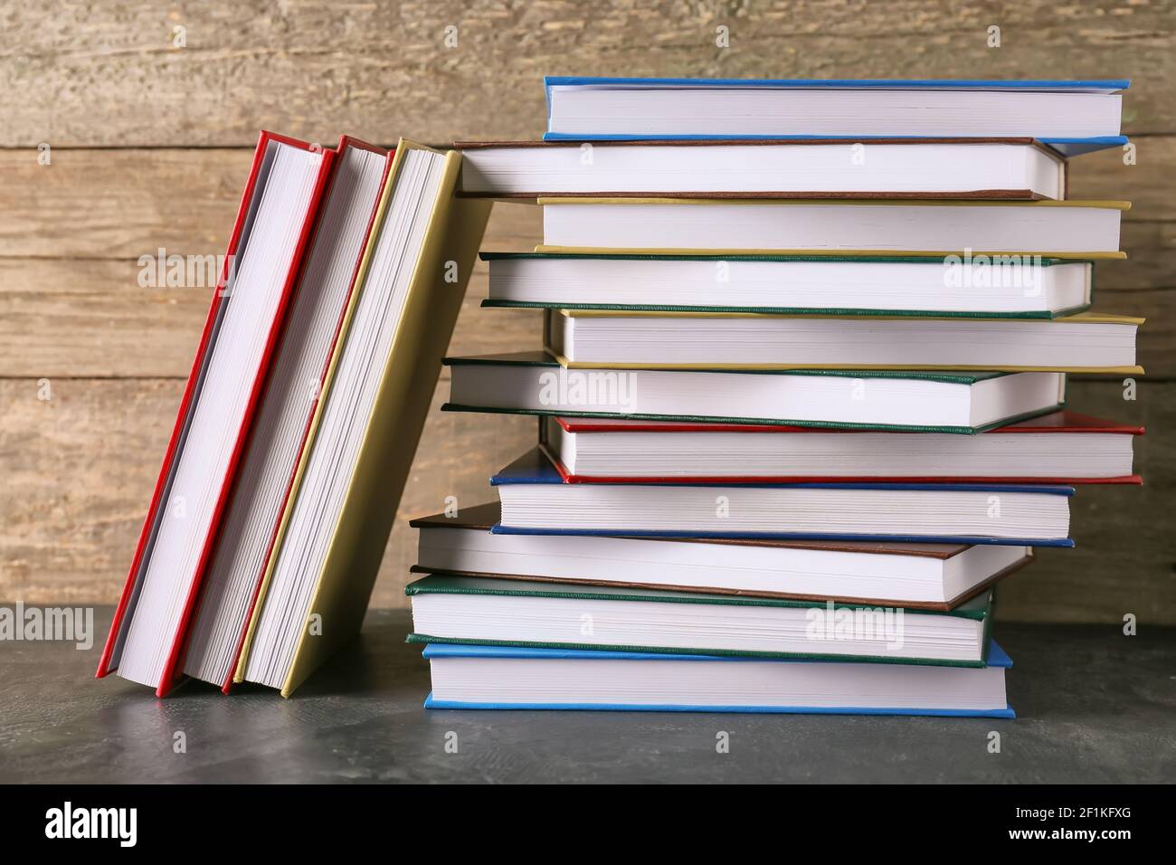 Empty library stacks hi-res stock photography and images - Alamy