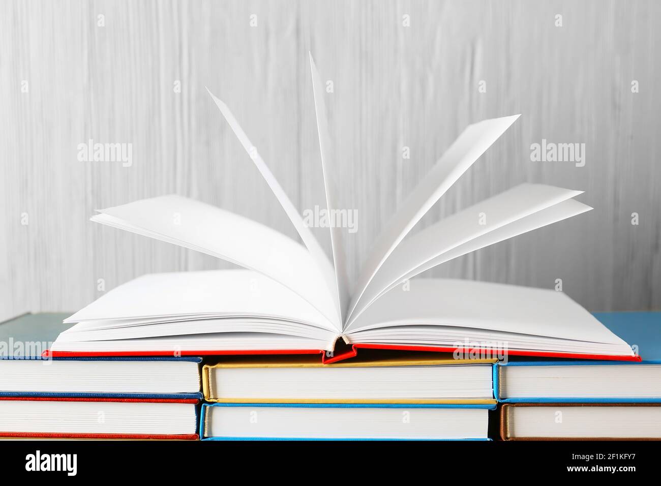 Empty library stacks hi-res stock photography and images - Alamy