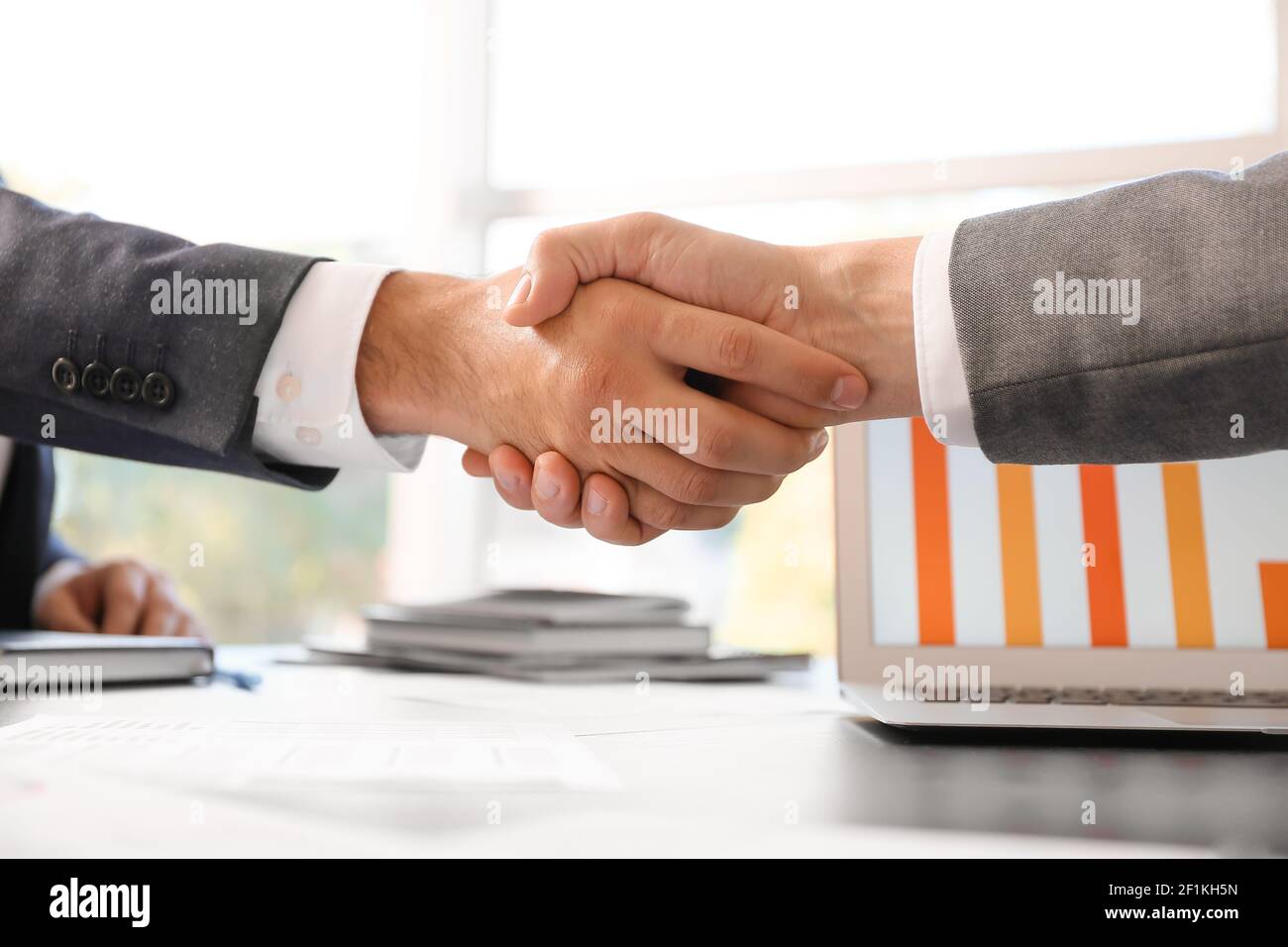 Business meeting many hands shaking hi-res stock photography and images ...