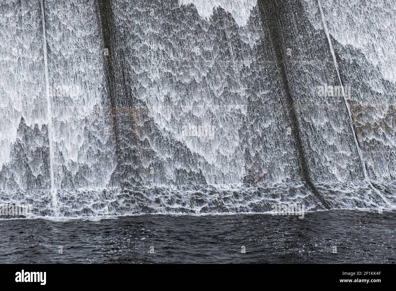 Overflow spillway hi-res stock photography and images - Alamy