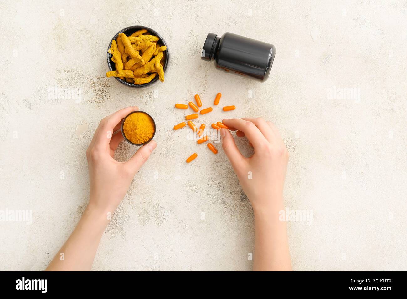 Female hands turmeric powder hi-res stock photography and images - Alamy