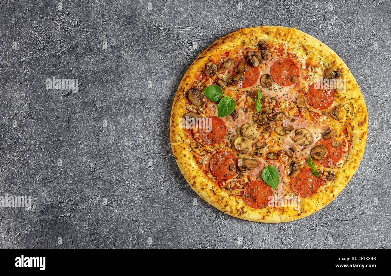 Whole pizza pepperoni mozzarella hi-res stock photography and images ...