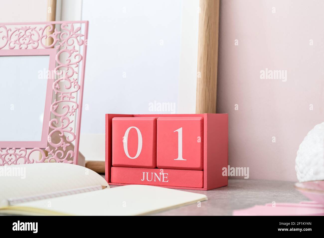 Perpetual calendar book hi-res stock photography and images - Alamy