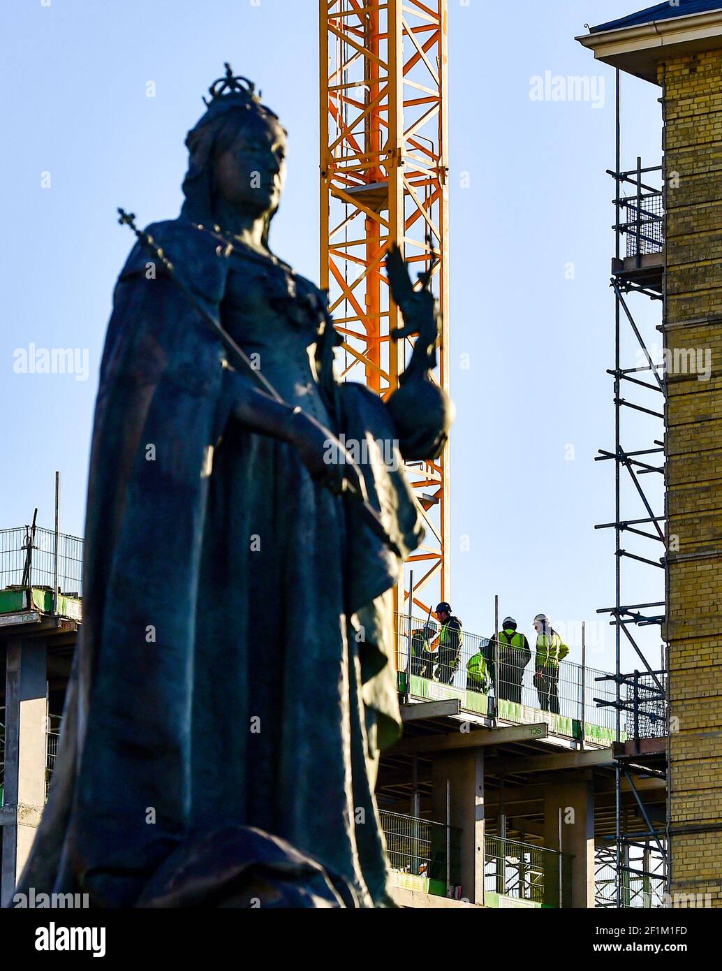 Statue of construction worker hi-res stock photography and images - Alamy