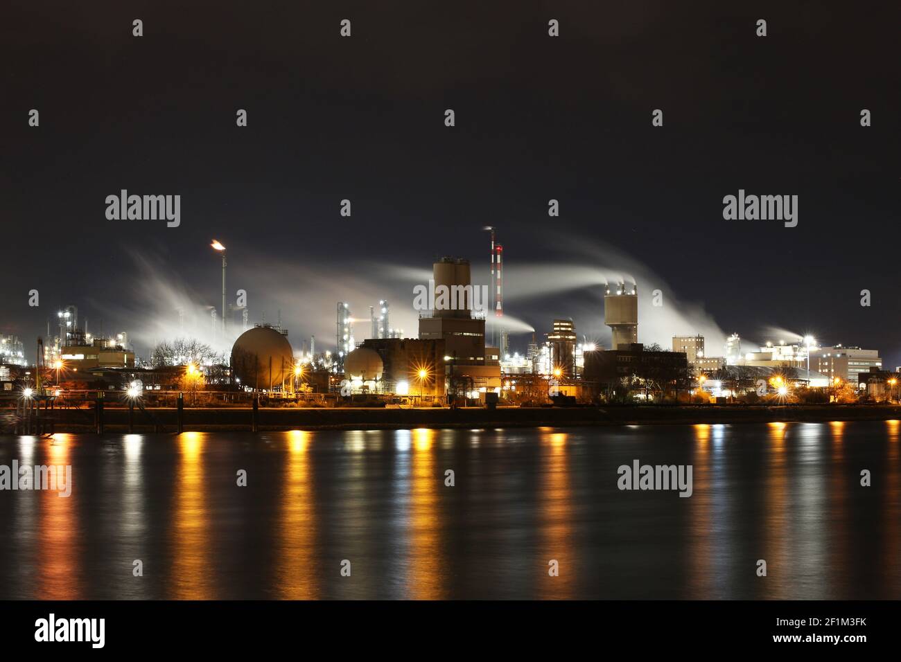 Night scene of BASF in Ludwigshafen with the Rhine in the foreground ...