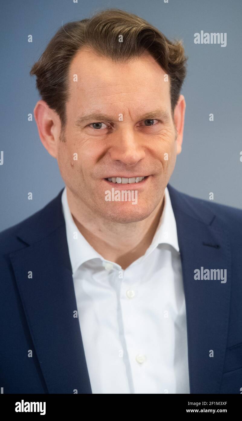 Nikolai setzer hi-res stock photography and images - Alamy