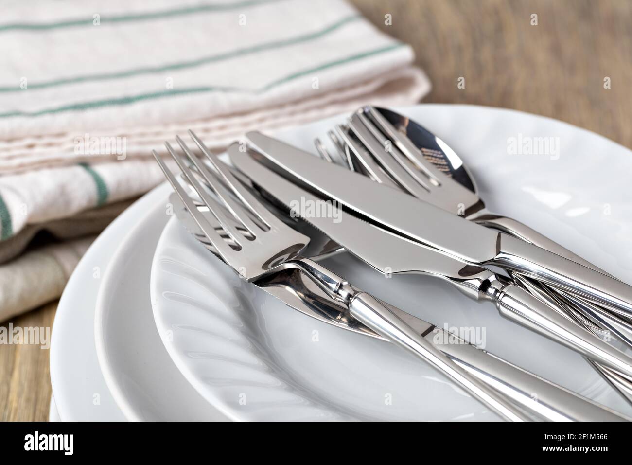 Plate and cutlery Stock Photo - Alamy