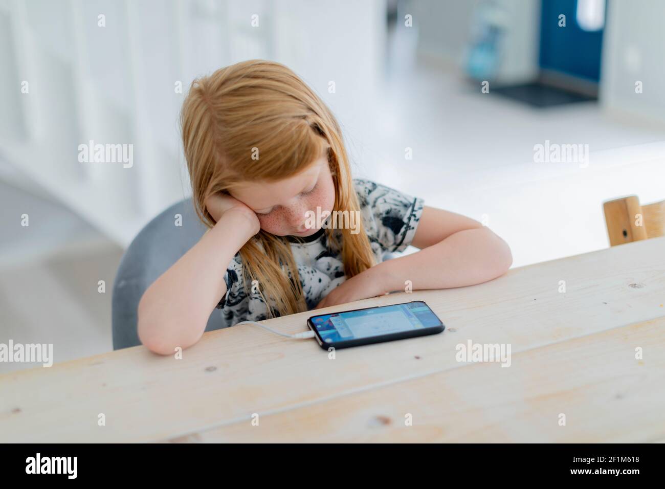 Girl using cell phone Stock Photo - Alamy