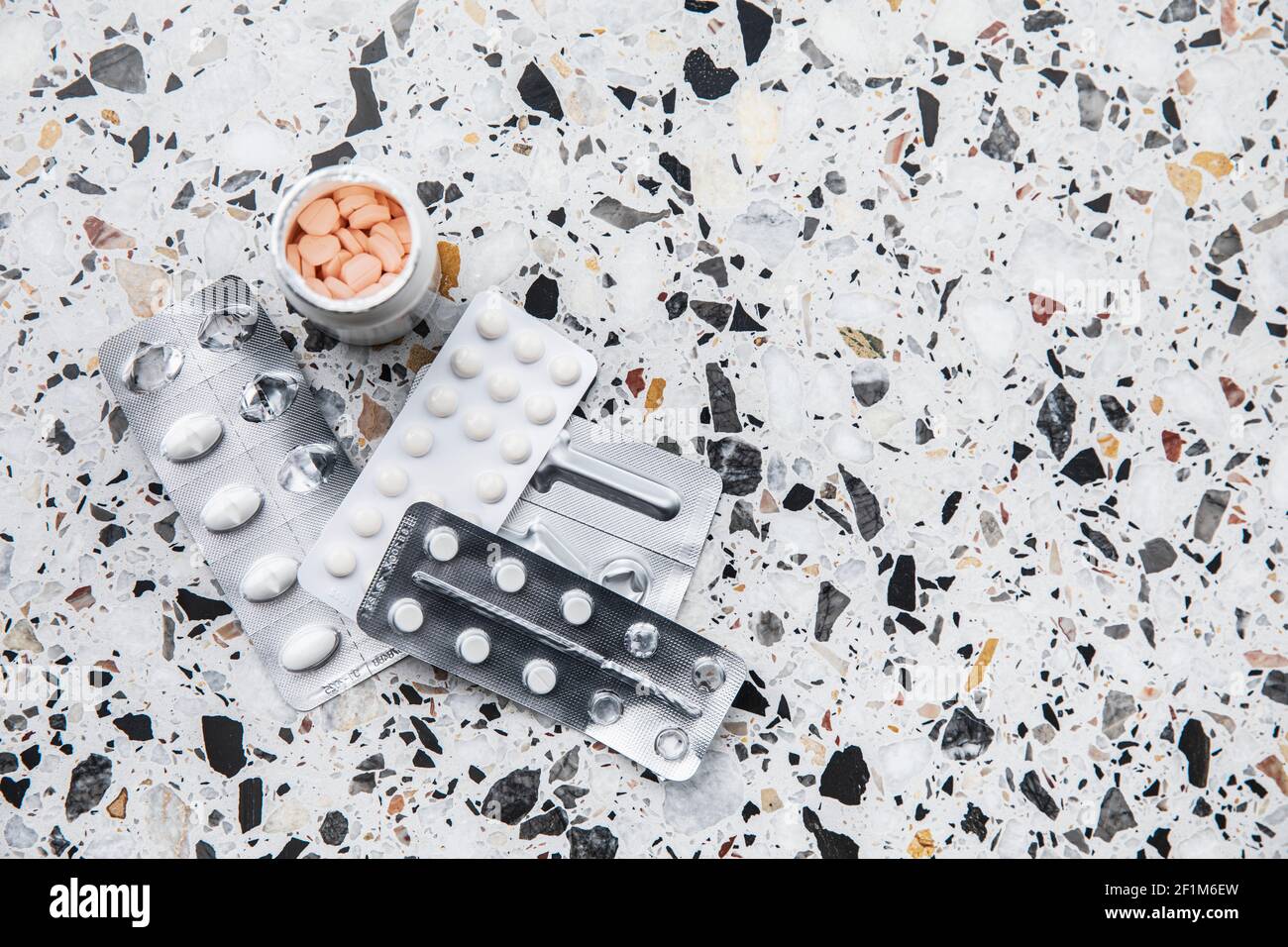 Pill pattern hi-res stock photography and images - Alamy